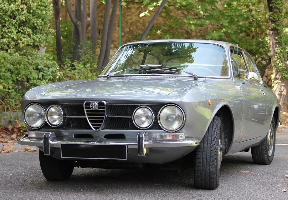 Location Alfa Romeo Coupé Bertone 1750 1971 Gris 1971 Gris Marseille