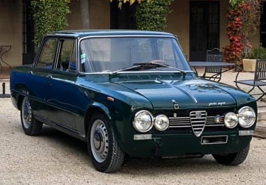 Location Alfa Romeo Giulia super 1968 vert 1968 vert Pelissanne