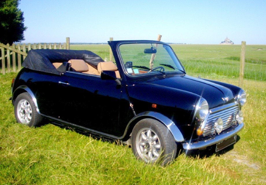 Location Austin mini Arc de Triomphe 1993 noire 1993 noire Solenzara