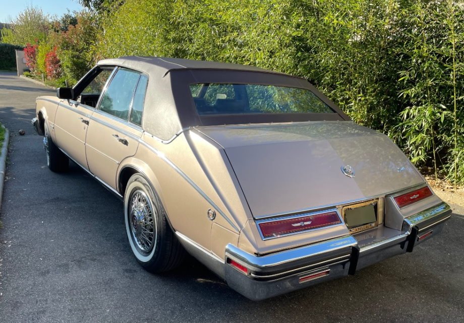 Location Cadillac Séville roadster 1982 Bronze 1982 Bronze GUERMANTES