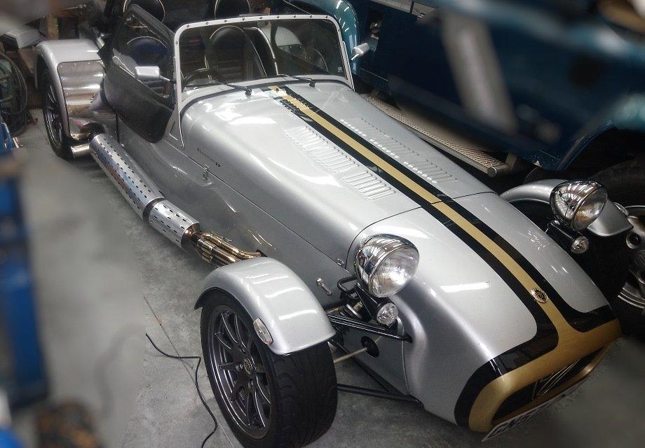 Location Caterham Lotus 50th anniversary Gris cinéma shooting photo Nozay