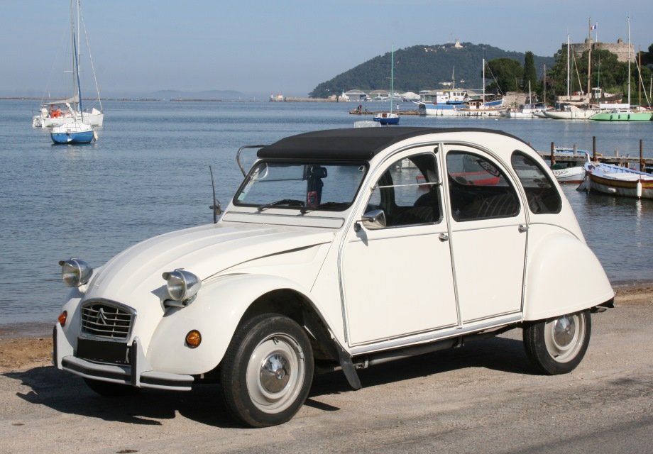 Location Citroën 2CV 6 1985 Blanc 1985 Blanc Le Muy