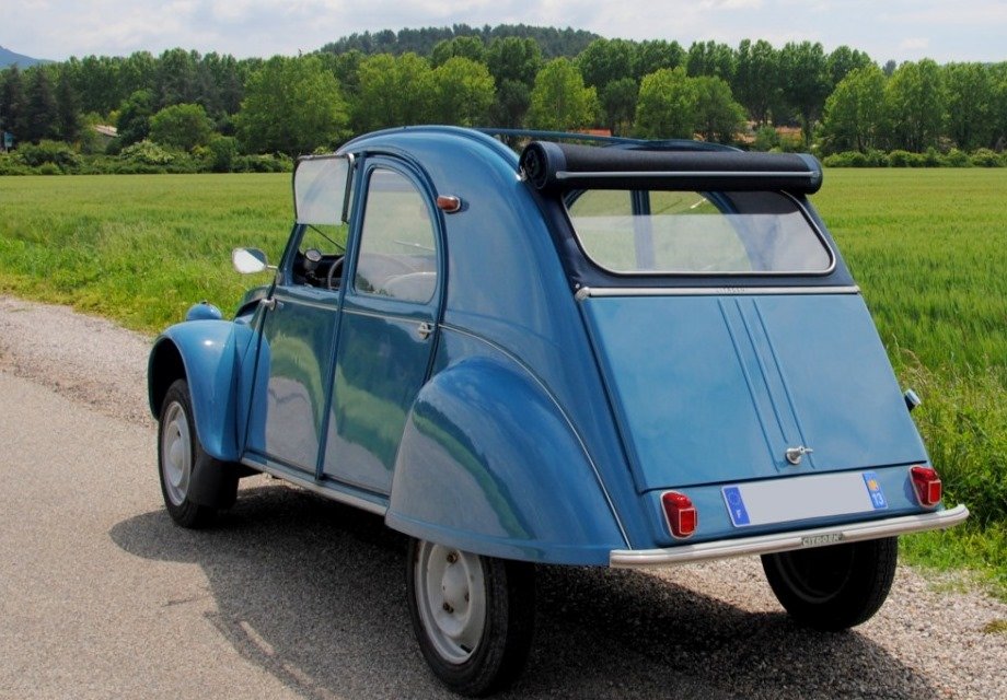 Location Citroën 2CV AZ 1961 Bleu ciel 1961 Bleu ciel Jouques