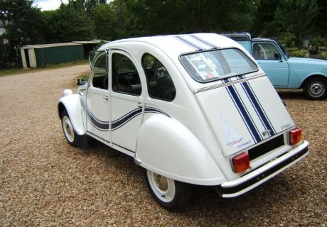 Location Citroën 2CV France 3 1984 Blanc 1984 Blanc Poitiers