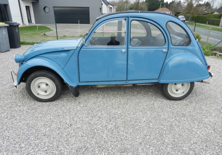 Location Citroën 2cv6 bleu pour mariage VERTON