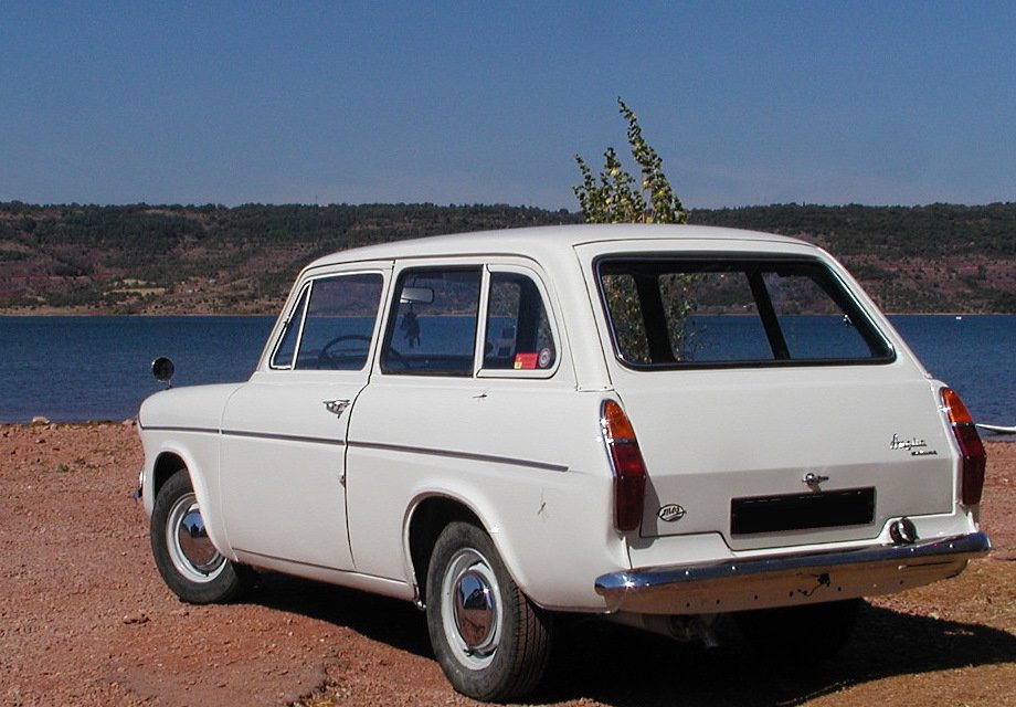Location Ford Anglia Estate 1965 blanche 1965 blanche VALFLAUNES
