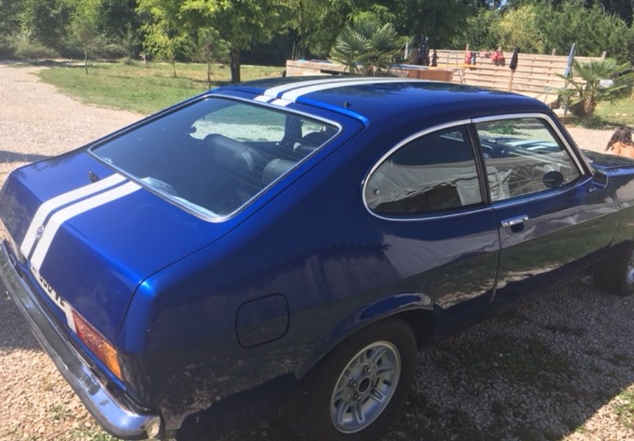 Location Ford Capri mk2 1977 Bleu métallisé 1977 Bleu métallisé Pertuis