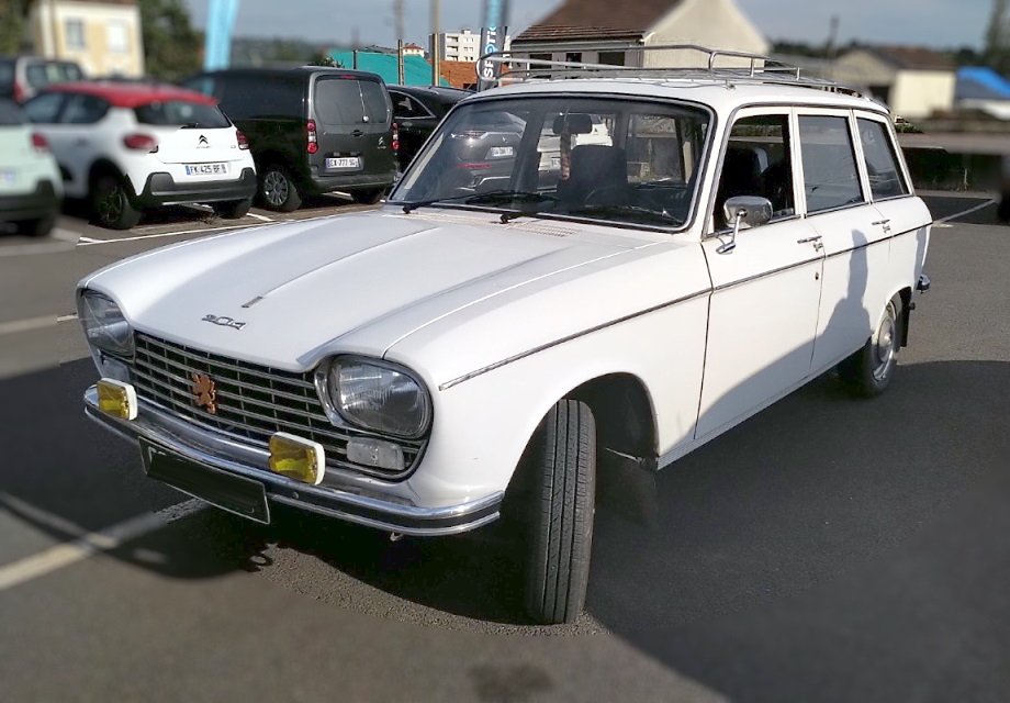 Location Peugeot 204 1974 BLANC 1974 BLANC vichy