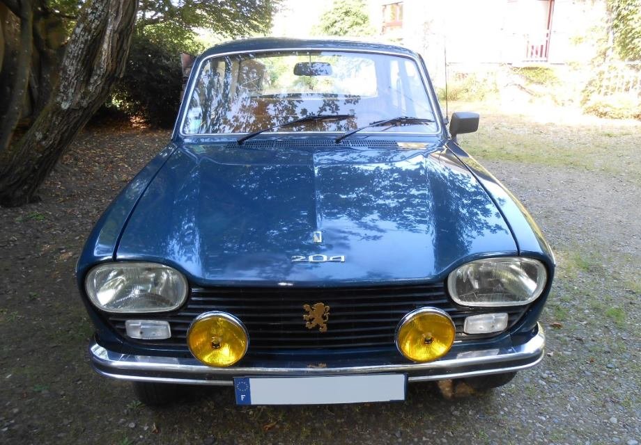 Location Peugeot 204 1975 bleue 1975 bleue Vichy