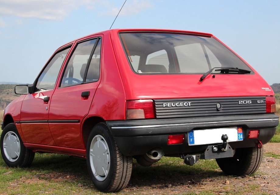 Location Peugeot 205 GR ROUGE pour mariage saint andré de sangonis