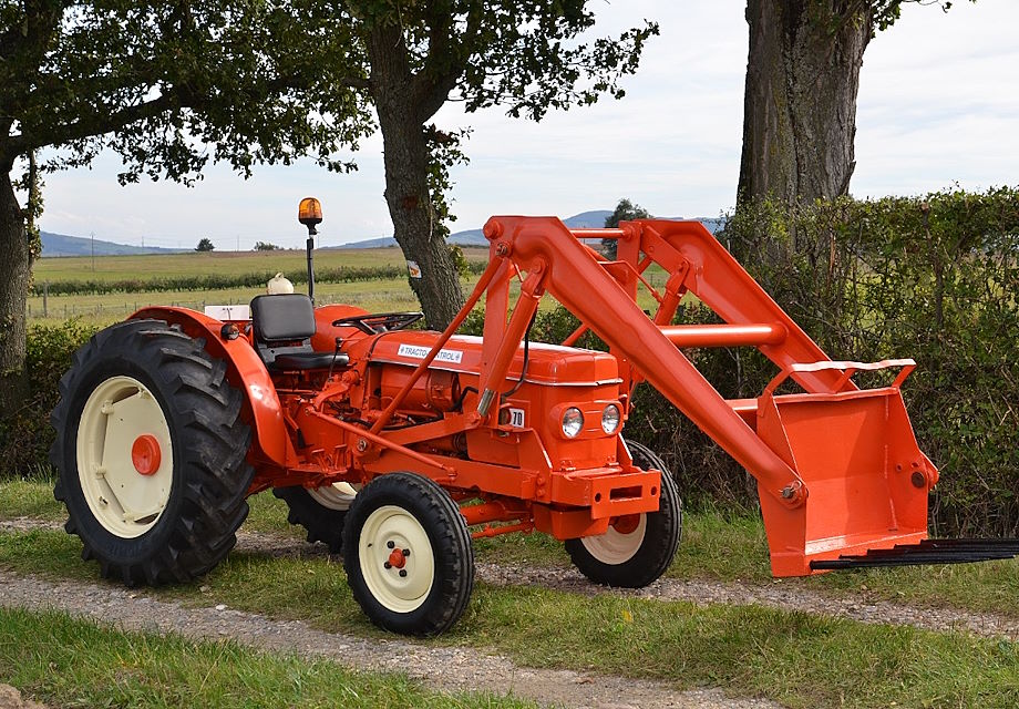Location Renault 70 - R7252 1969 Orange 1969 Orange Chabanière
