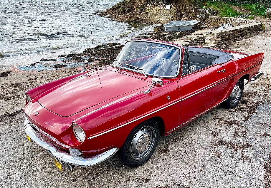 Location Renault Caravelle 1965 Rouge 1965 Rouge Plougoumelen