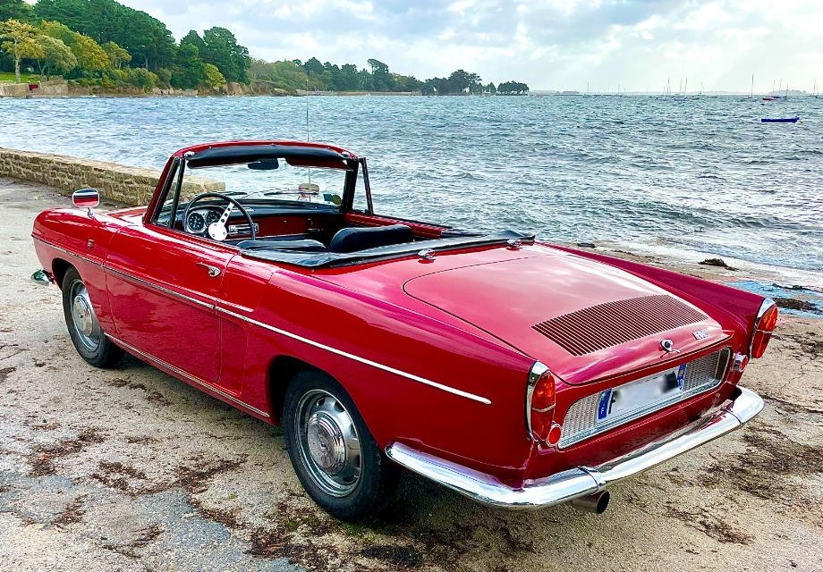 Location Renault Caravelle 1965 Rouge 1965 Rouge Plougoumelen