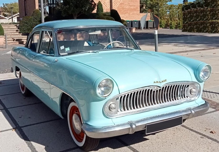 Location Simca ariane 4 bleue clair pour mariage Seysses