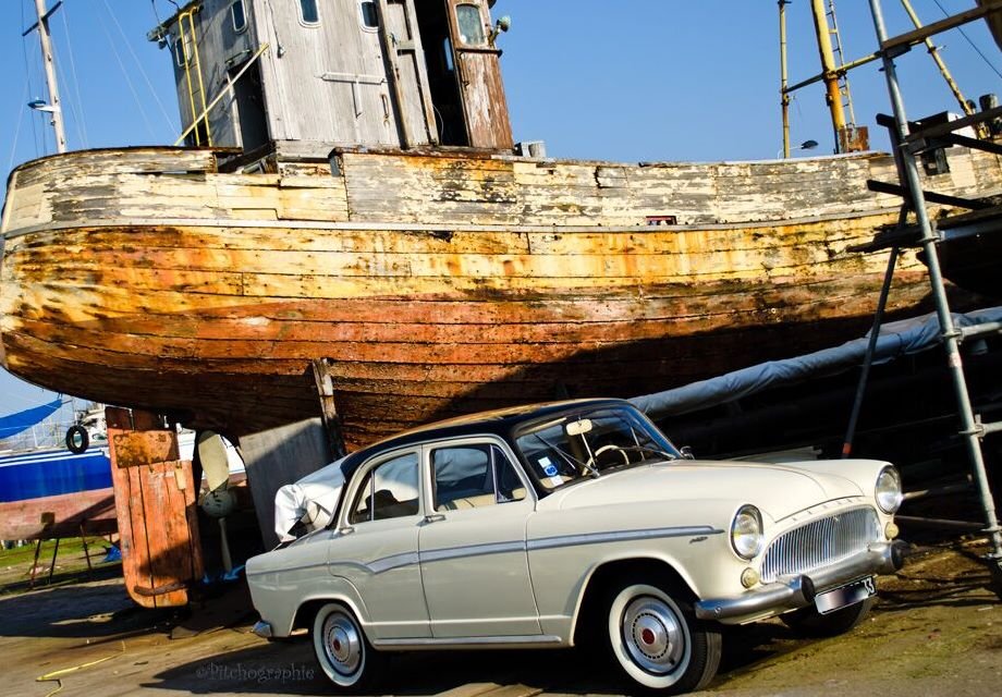 Location Simca P60 ELYSEE 1959 crème et noire 1959 crème et noire bordeaux