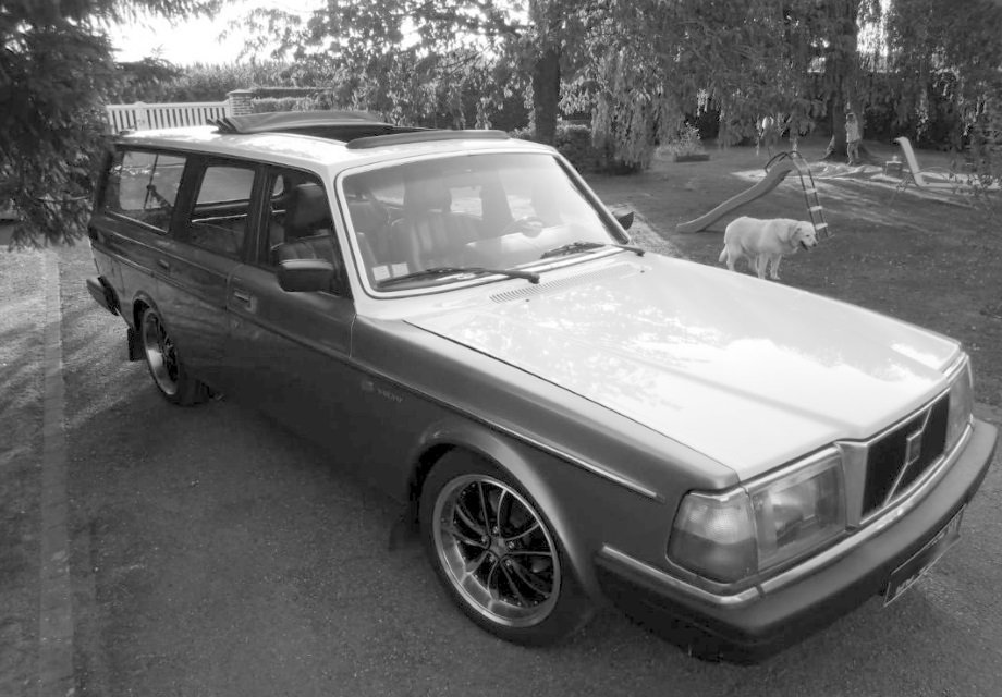 Location Volvo 240 1984 gris/beige 1984 gris/beige floyon