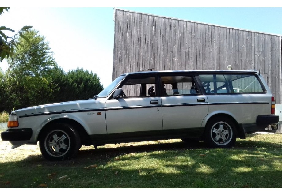 Location Volvo 240 GLT 1989 Gris 1989 Gris NIVILLAC